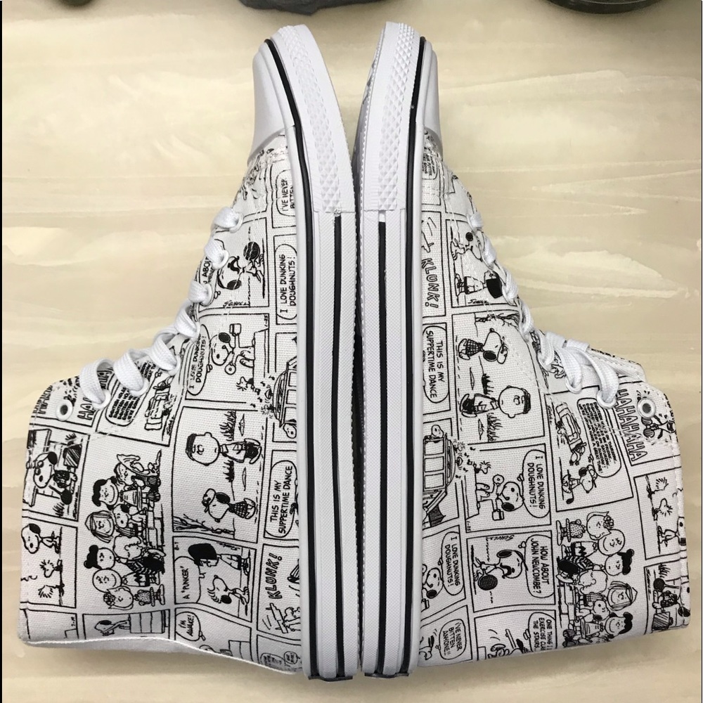 Snoopy Canvas High Top Sneakers (Comic Strips) - Gem